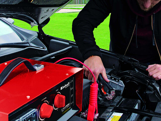 Battery empty? How to bridge your car properly | Einhell Blog