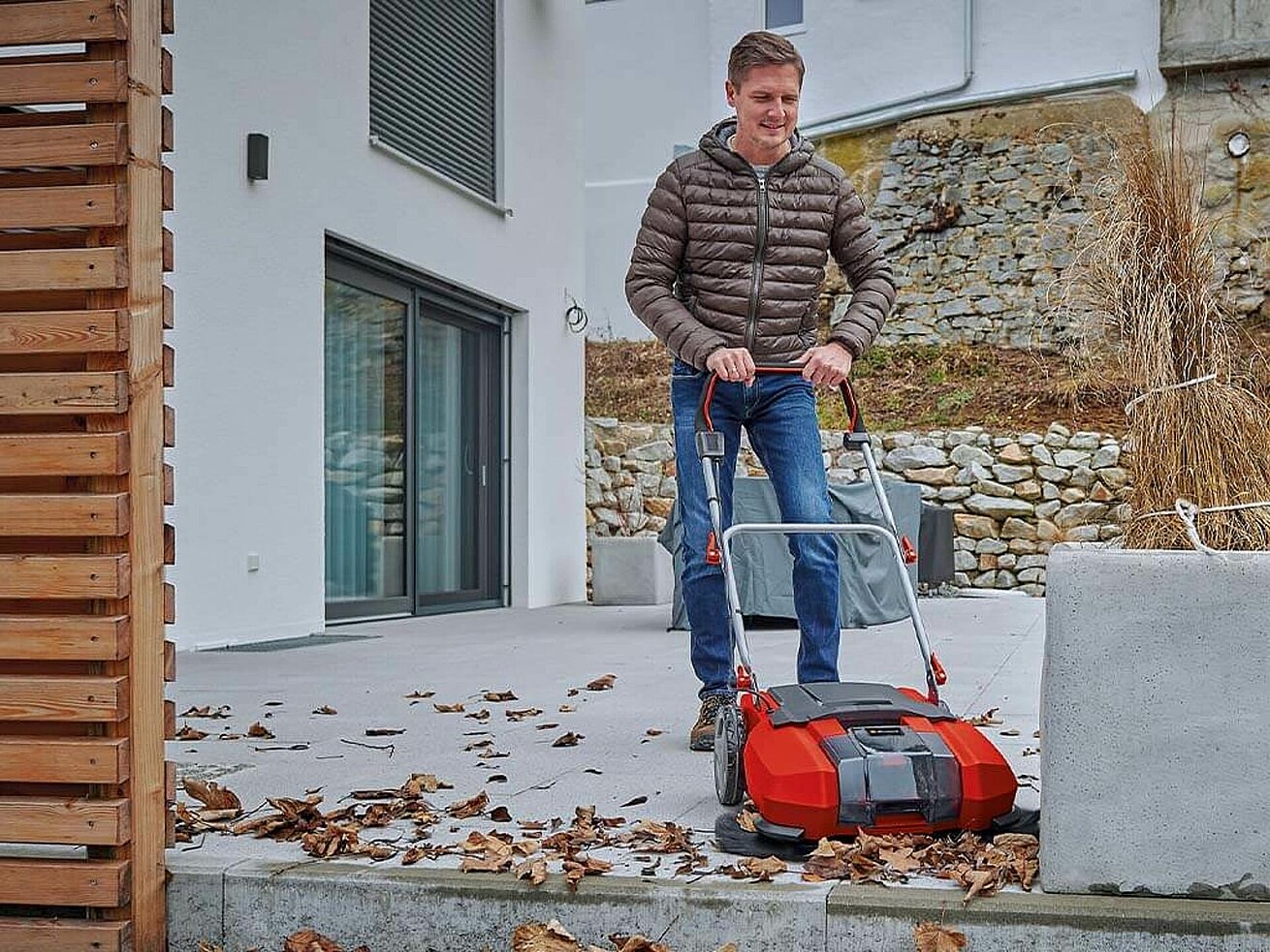 Cleaning tips for the cordless push sweeper | Einhell Blog